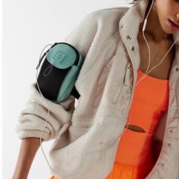 Free People | Bags | Amphipod Armpod Smartview Sumo Reflective Armband ...